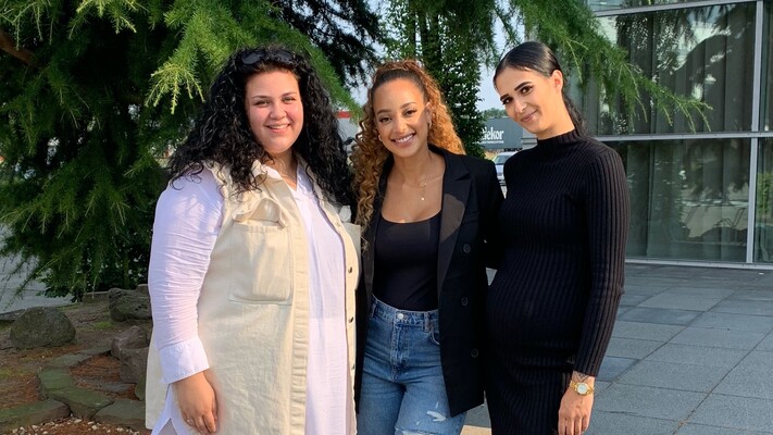 Vier Handen Op Eén Buik - BNNVARA