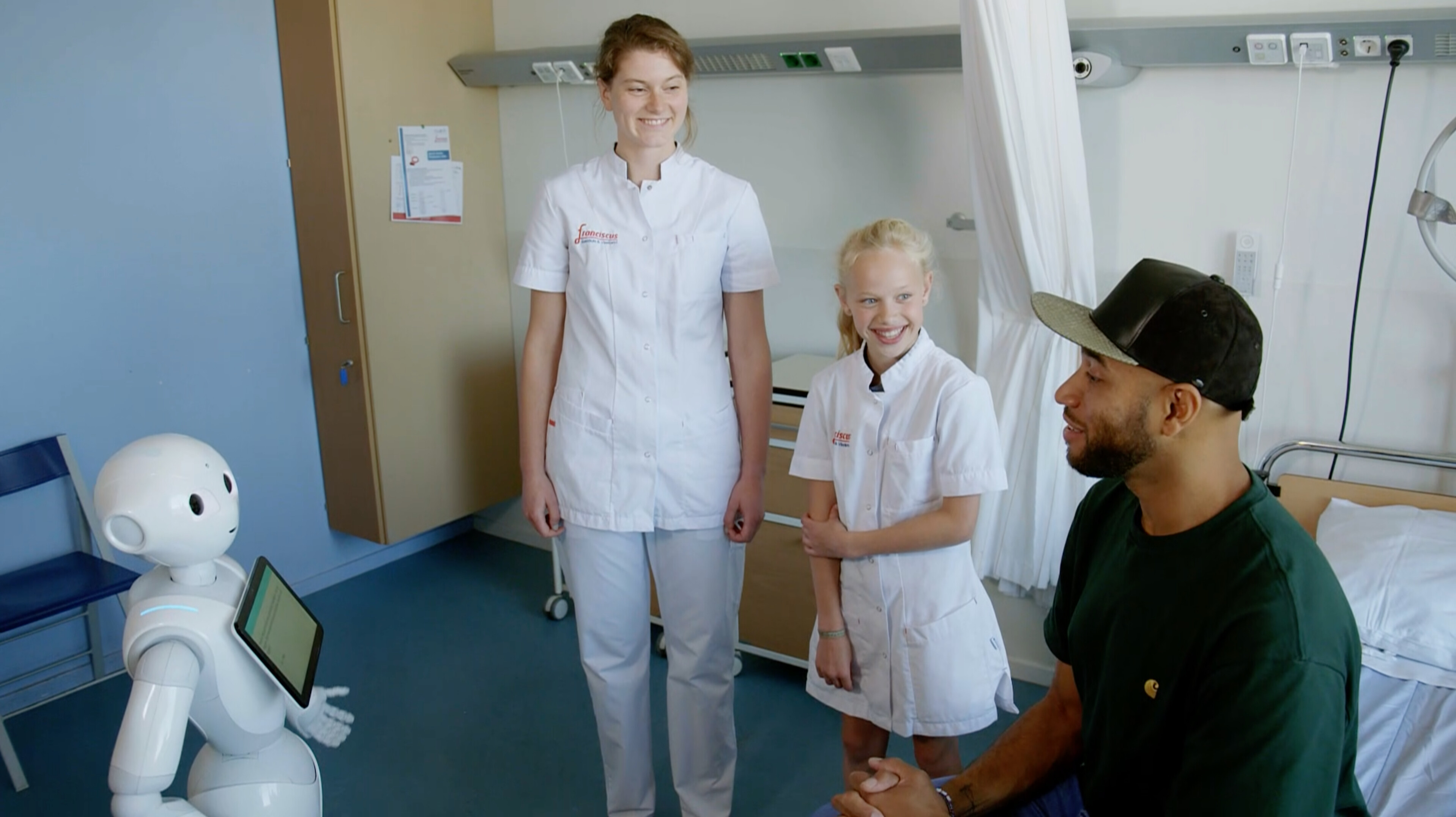 Schooltv: Gaan robots het werk van chirurgen overnemen? - Robots helpen ...