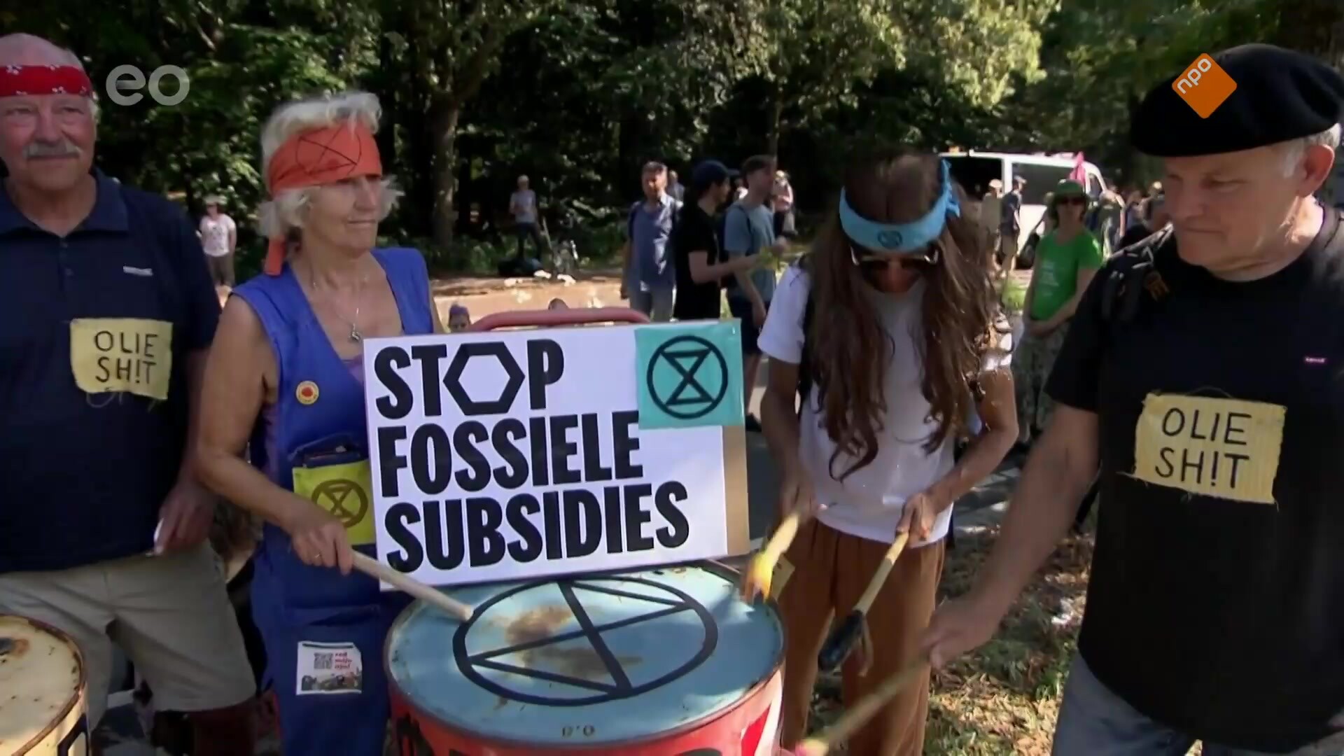 Nederland op zijn kop: Extinction Rebellion blokkeert snelwegen in strijd tegen fossiele ...