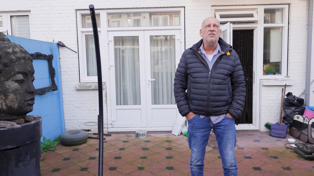 Bromet over de schutting gemist? Kijk het hier.
