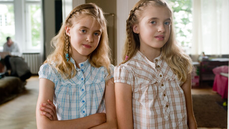 De dolle tweeling kijk je gratis in Zappbios kinderfilms. - Zapp