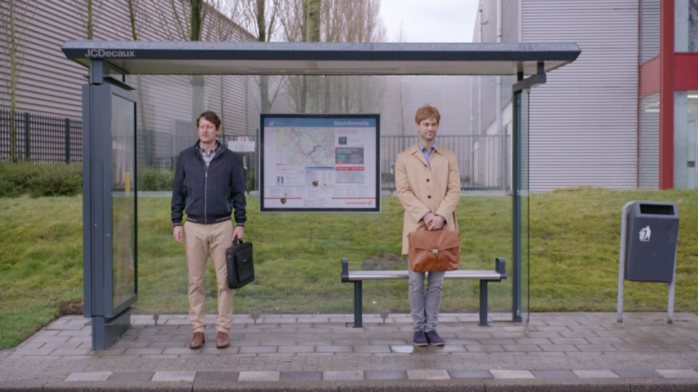 Echt niet OK: Ongemakkelijke bushalte gesprekken gemist? Terugkijken ...