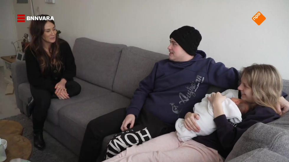 Vier Handen Op Eén Buik fragment: Een week na de bevalling gemist? Terugkijk doe je op NPO3.nl