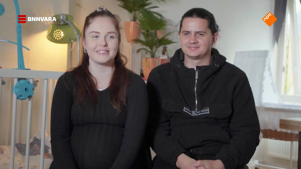 Vier Handen Op Eén Buik fragment: Introductie Elaine en Kevin. gemist? Terugkijk doe je op NPO3.nl