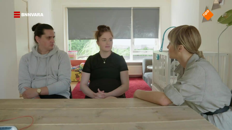 Vier Handen Op Eén Buik fragment: Ontmoeting met Victoria. gemist? Terugkijk doe je op NPO3.nl