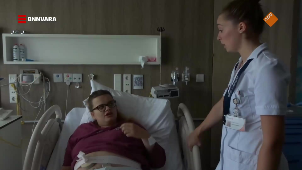 Vier Handen Op Eén Buik fragment: Sharona bevalt van Dexx gemist? Terugkijk doe je op NPO3.nl