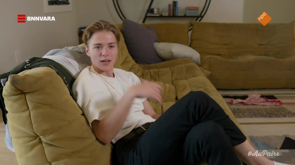 Au Pairs fragment: “Doe even rustig” gemist? Terugkijk doe je op NPO3.nl