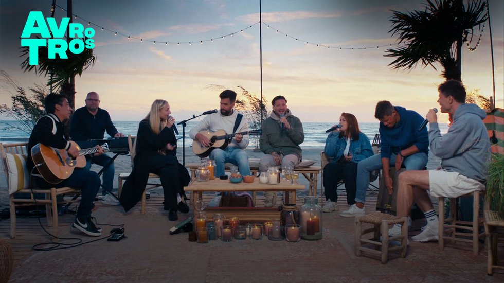 Strandgasten: Roxeanne Hazes, Kraantje Pappie, S10, Nick, Simon en Kees ...