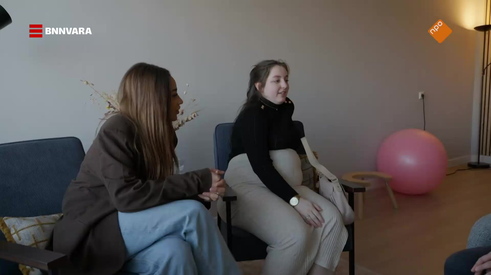 Vier Handen Op Eén Buik fragment: bevallingscoach gemist? Terugkijk doe je op NPO3.nl