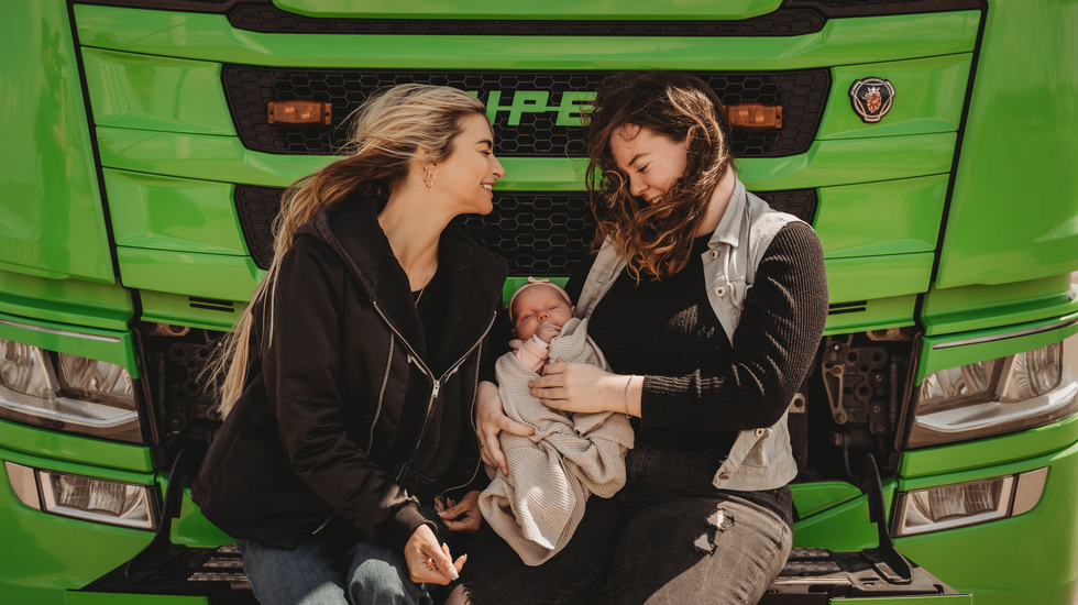 Vier Handen Op Eén Buik: Larissa en Gaby Blaaser gemist? Terugkijken doe je op NPO3.nl